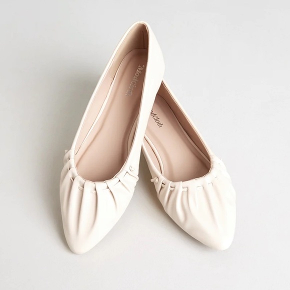 Modcloth | Shoes | Modcloth Ivory Flats | Poshmark